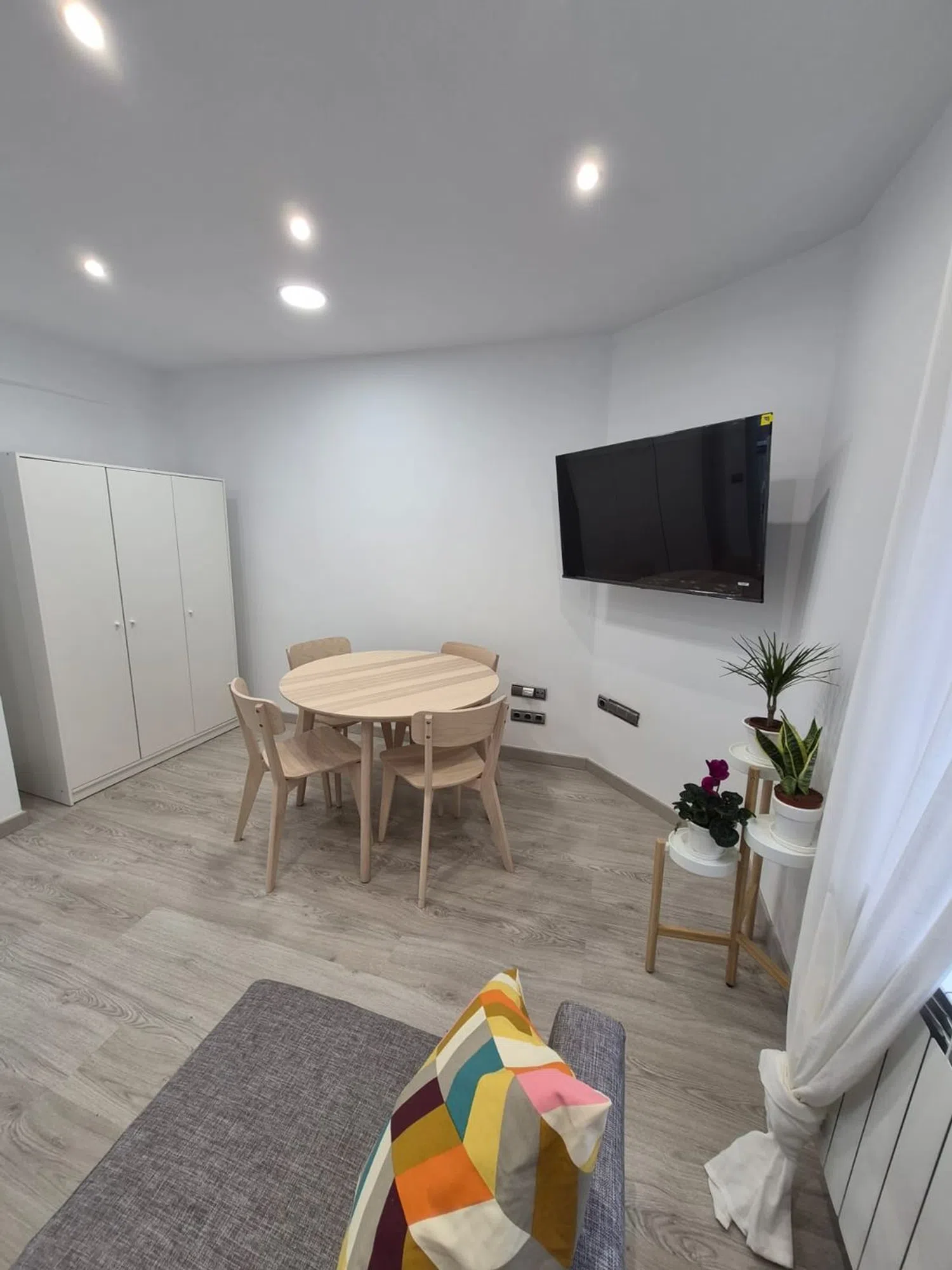 Alquiler de Piso en calle Río Narcea, 3, Ventanielles, Oviedo | 950 ...