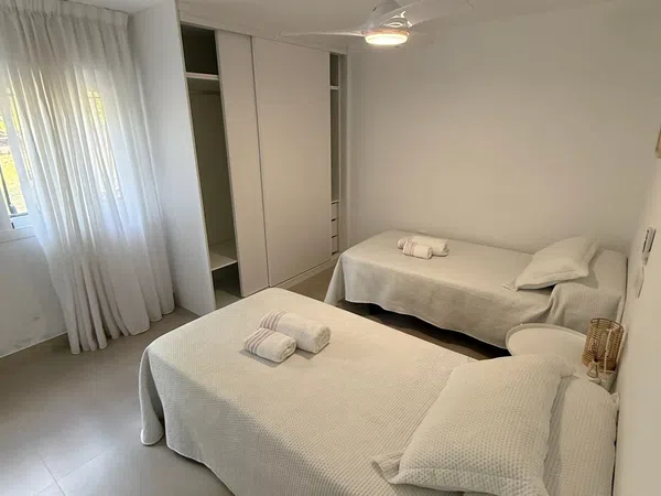 Venta de Chalet adosado en Calle Rube Darío Cmor, 35, Campoamor ...